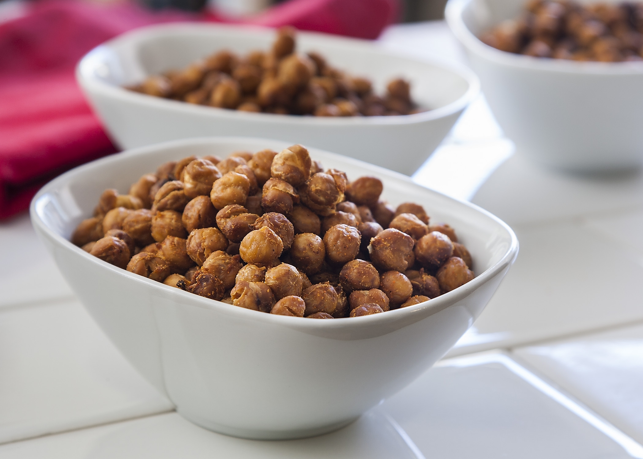 Crunchy Roasted Chickpeas - VEGWORLD Magazine