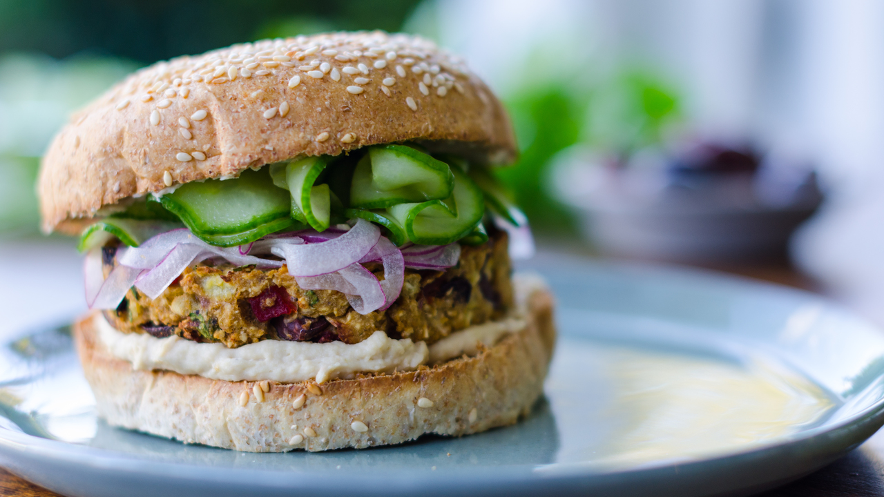 Mediterranean Burgers - VEGWORLD Magazine