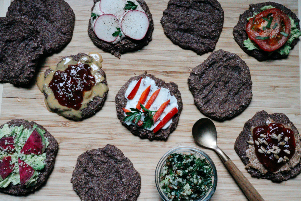 Quinoa Flatbread Bagels - VEGWORLD Magazine