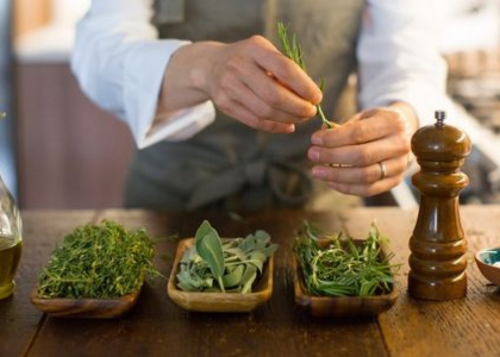 6 Herbs and Spices and Their Health Benefits - VEGWORLD Magazine